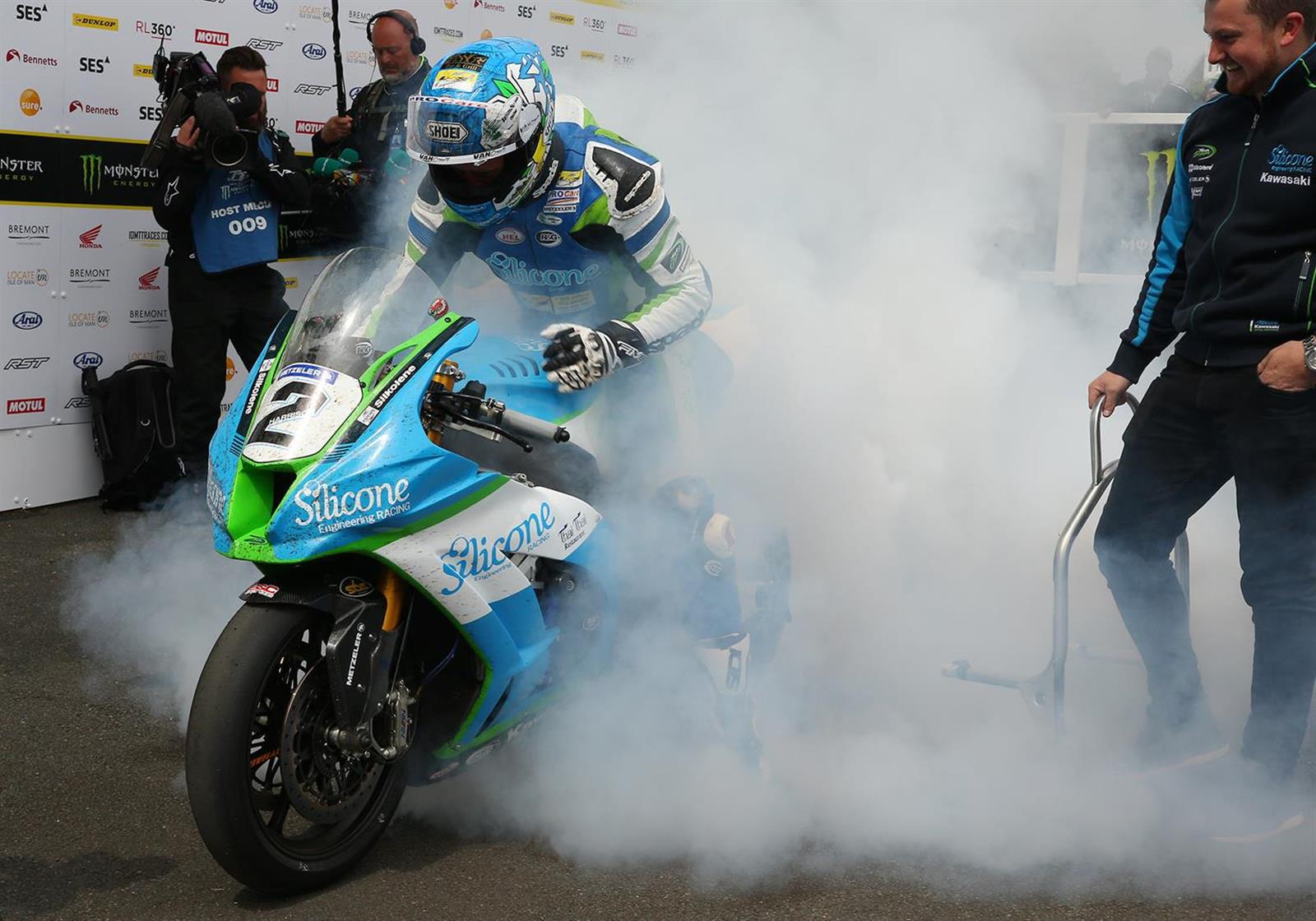 Historic Senior TT win for Dean Harrison and Silicone Engineering ...