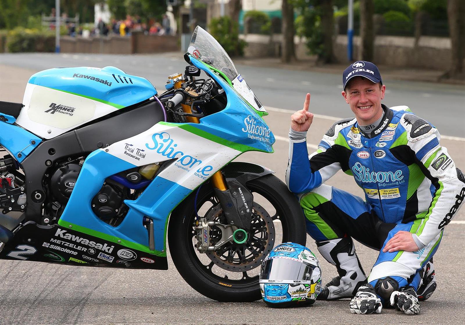 Historic Senior TT win for Dean Harrison and Silicone Engineering ...