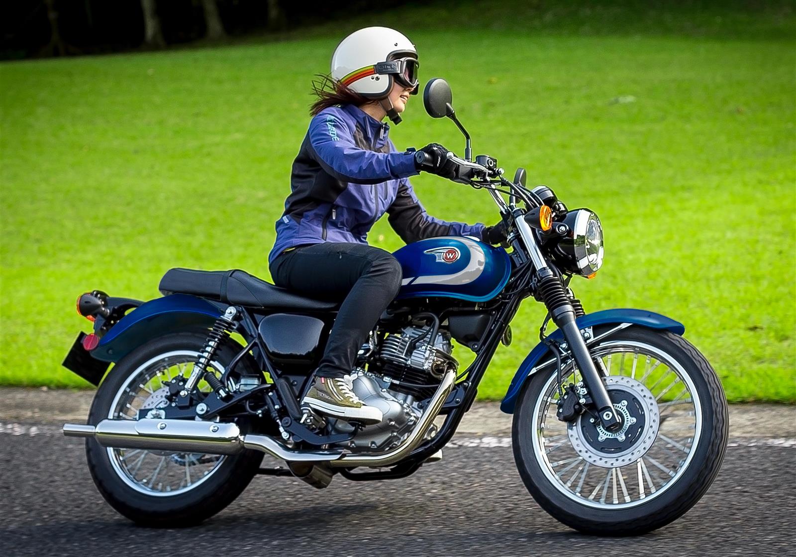 W230 MY 2025 - Kawasaki France