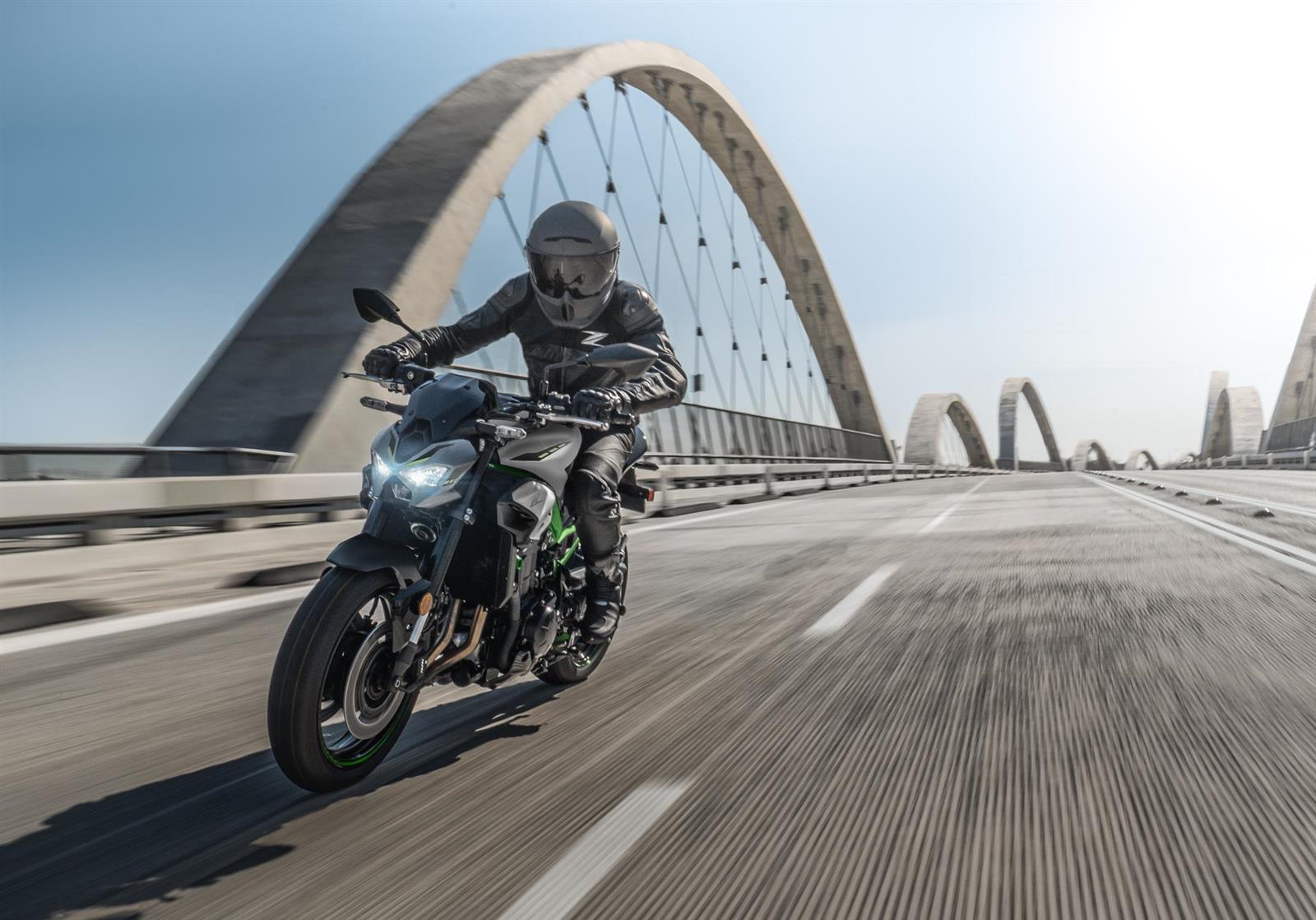 Z900 (70kW) Performance KQS MY 2025 - Kawasaki France