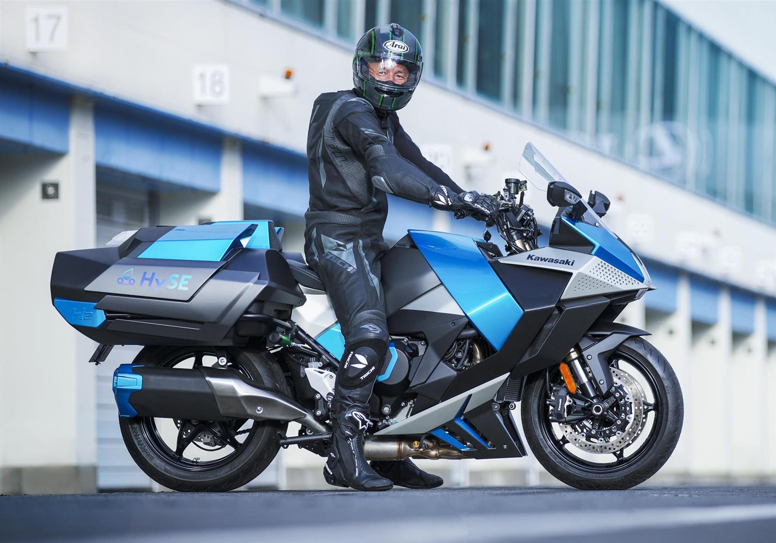 World’s First Public Demonstration of Hydrogen Engine Motorcycle