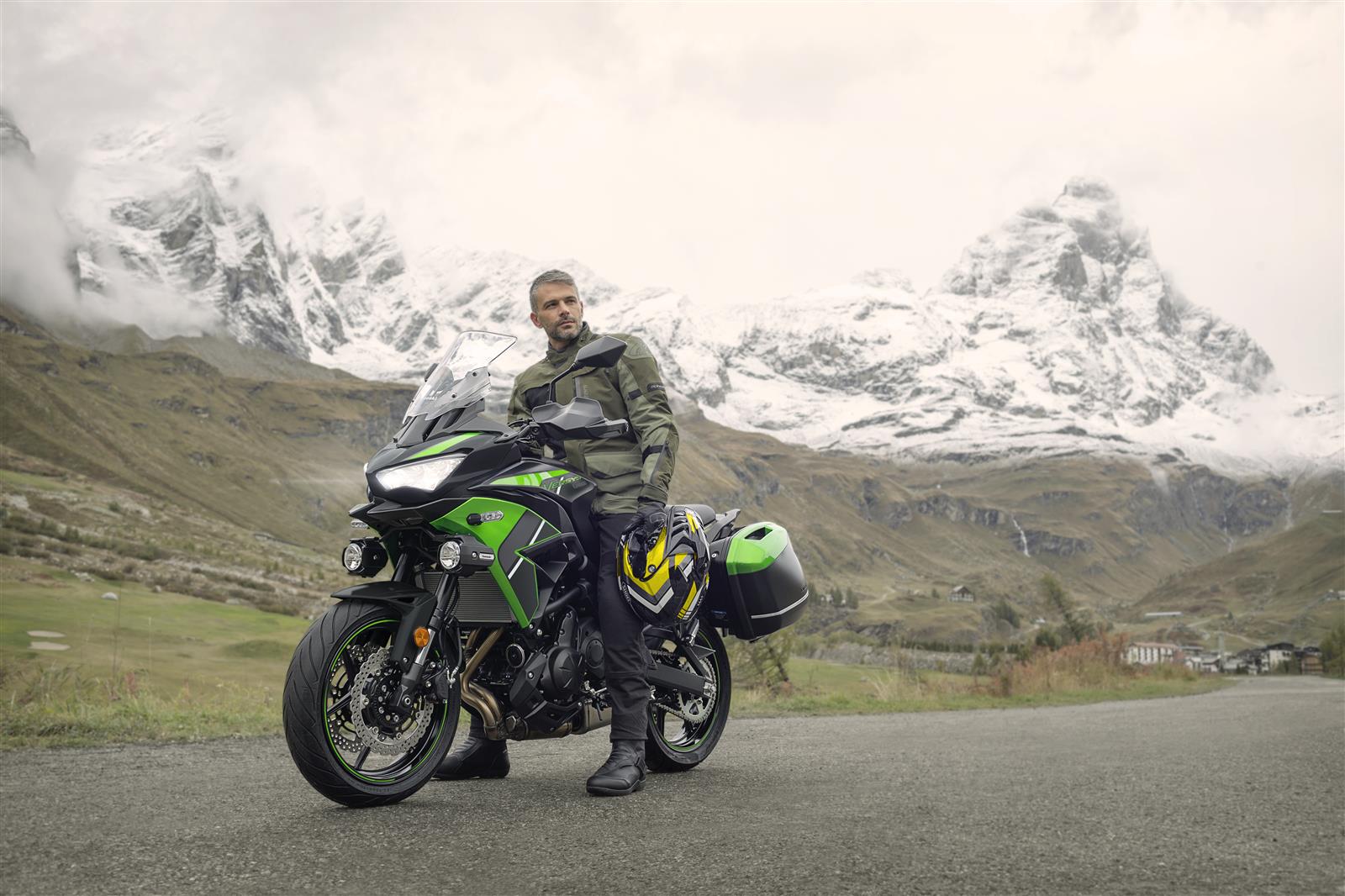 Kawasaki “Change the Game” with new strong hybrid Ninja 7 HEV
