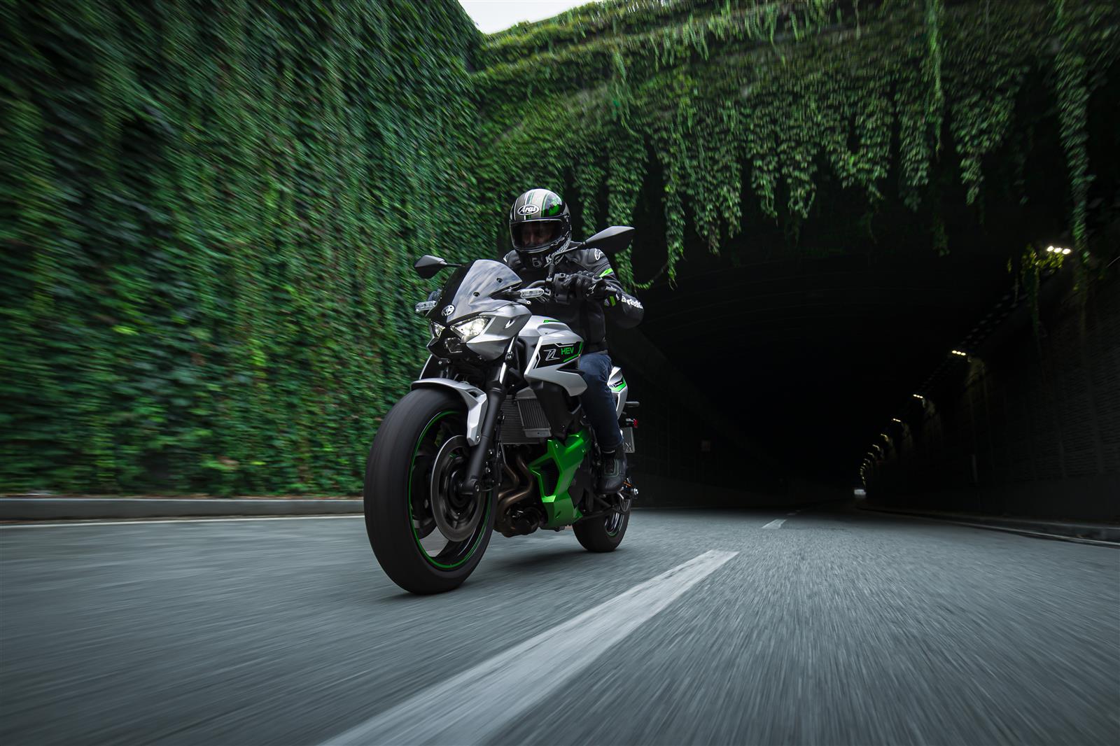 Kawasaki double son offre hybride avec la Z7 Hybrid