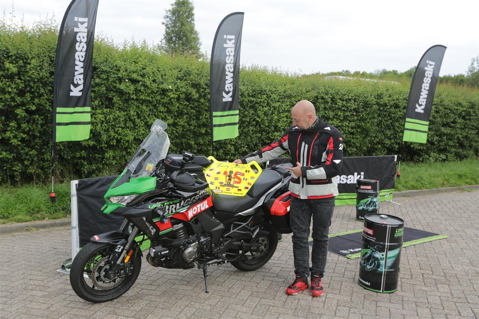 15 pays en 22 heures avec la Kawasaki Versys 1000 SE