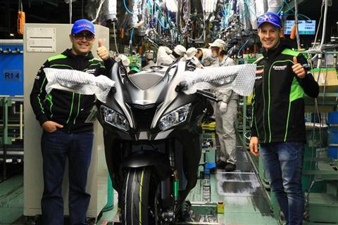 World Superbike Champion visits Kawasaki Factory