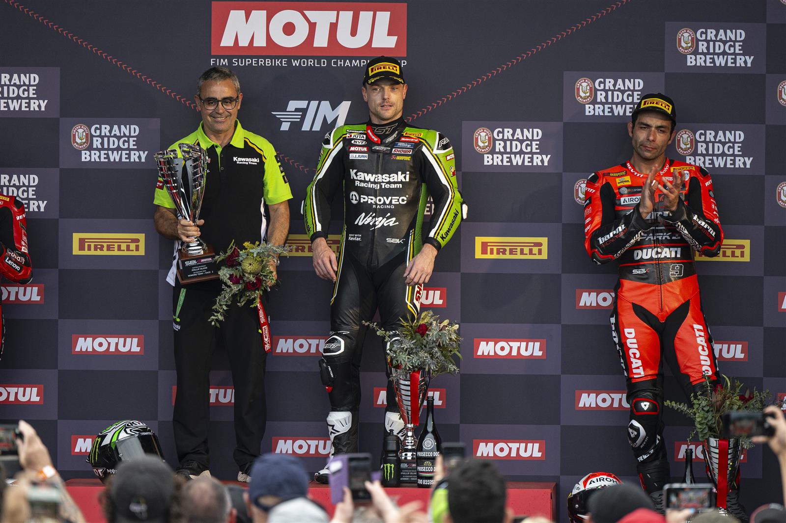 Lowes Wins Both Sunday Races At PI