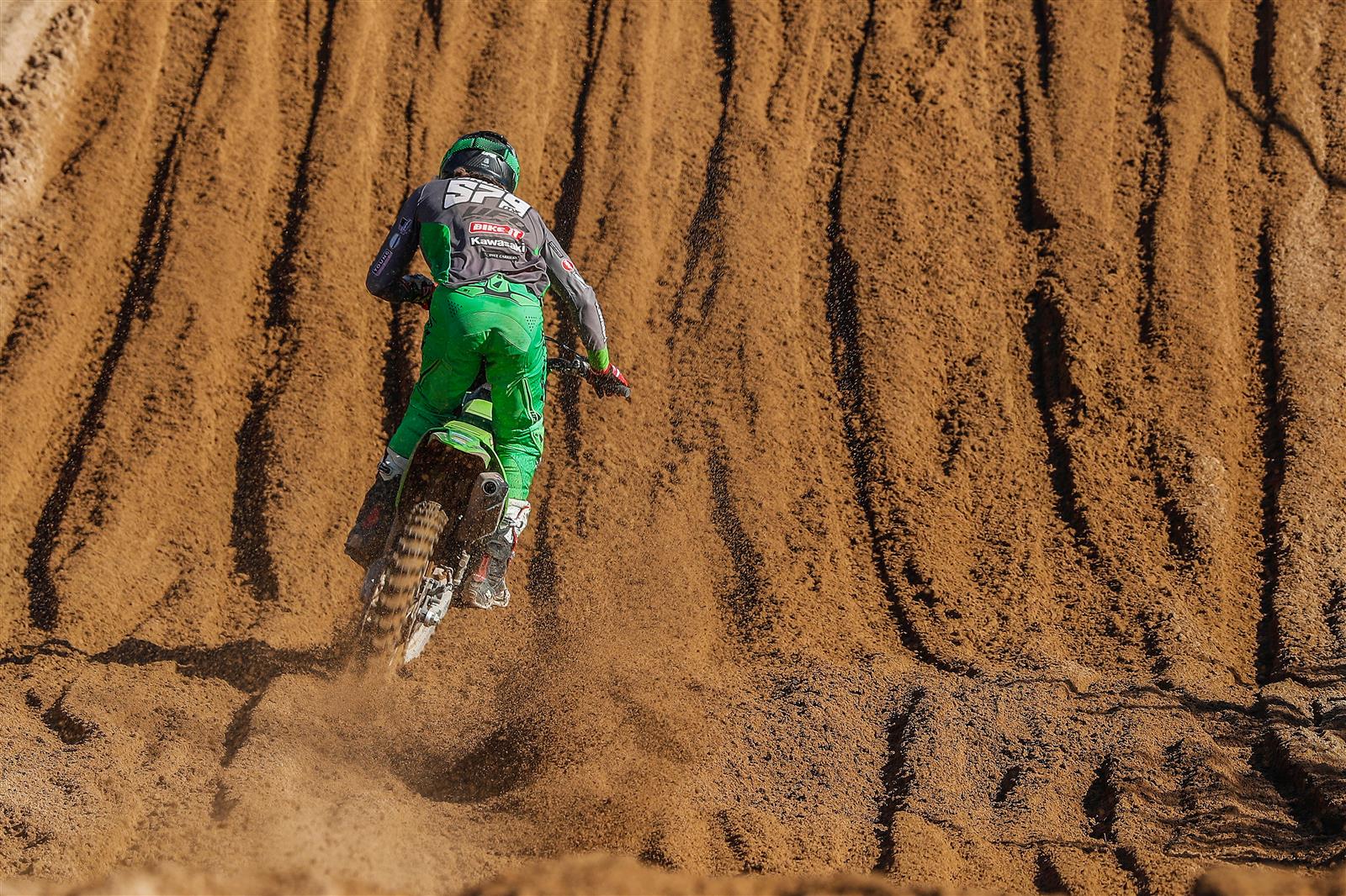 A gritty fifth for Romain Febvre on Sardinia