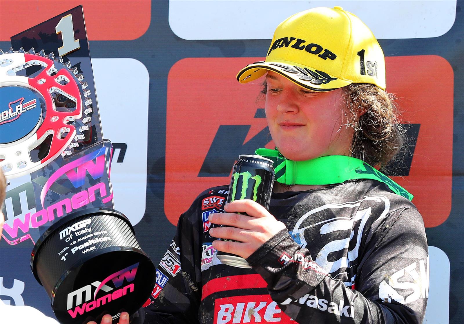 Courtney Duncan extends her contract