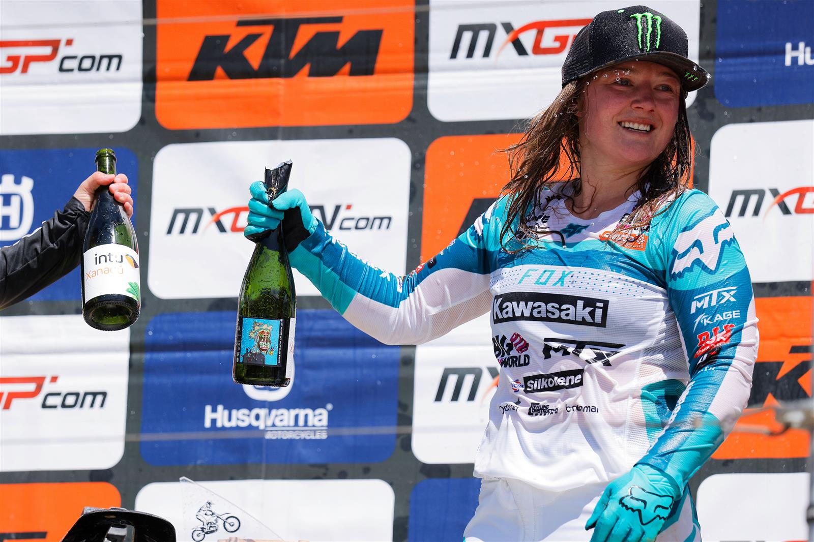 GP win and red plate for Courtney Duncan in Spain