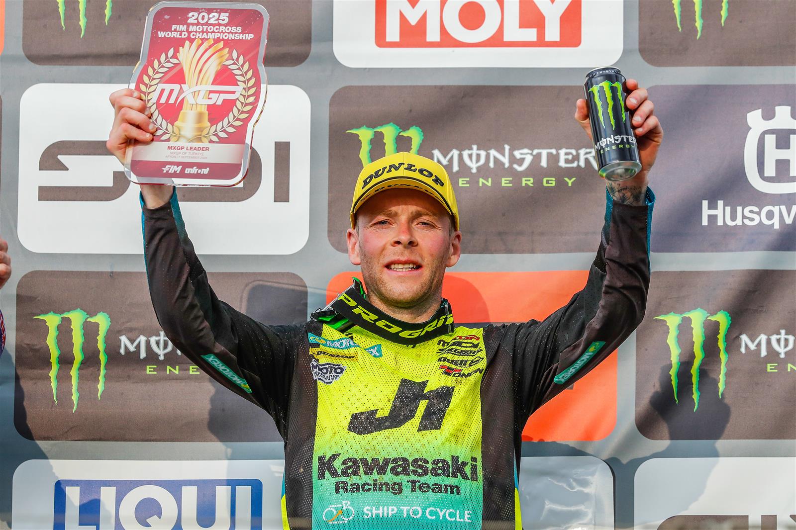 Romain Febvre defends the red plate with a podium