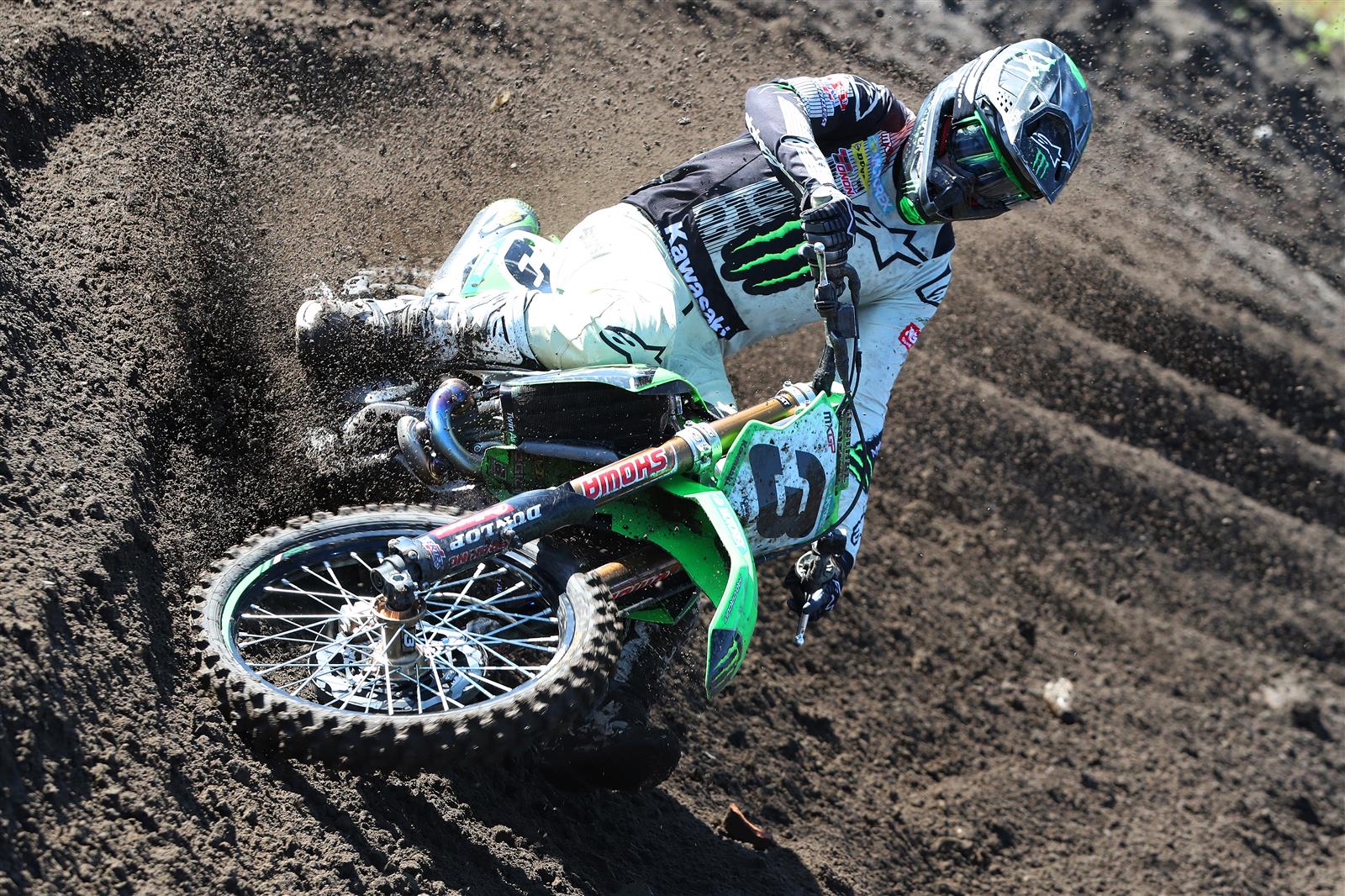 Romain Febvre takes the hard route to the podium