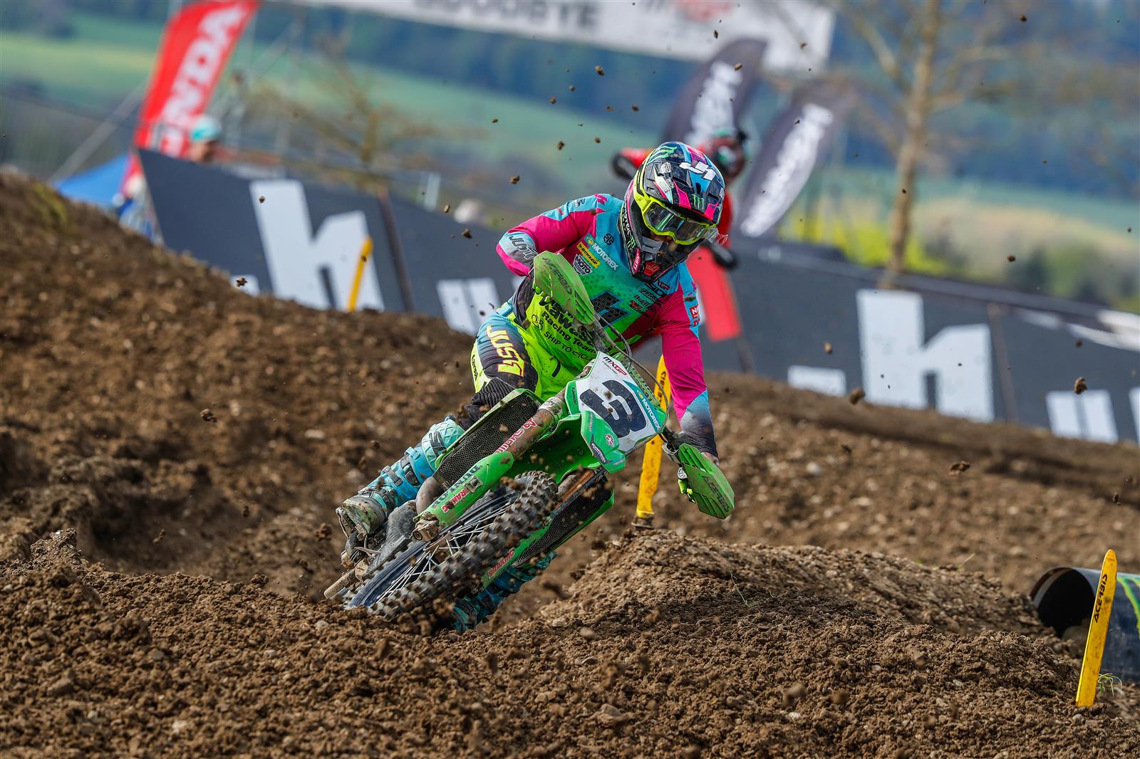 Romain Febvre closes the points gap with another podium