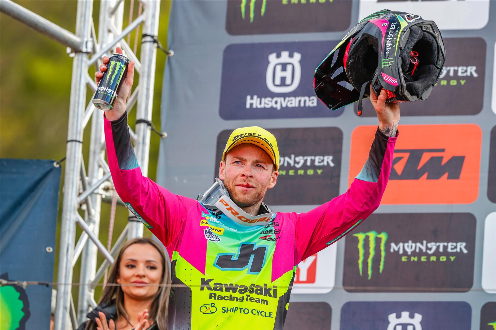 Romain Febvre closes the points gap with another podium