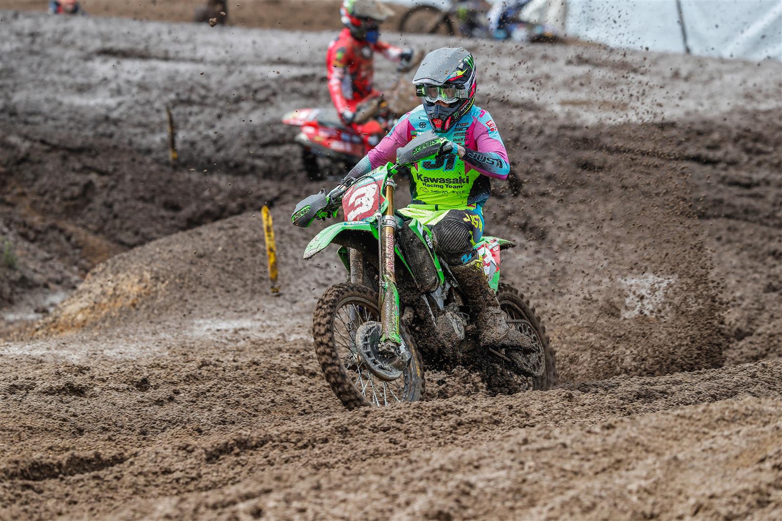 Romain Febvre keeps the red plate with victory in Spain