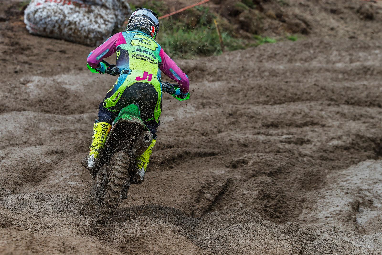 Romain Febvre keeps the red plate with victory in Spain