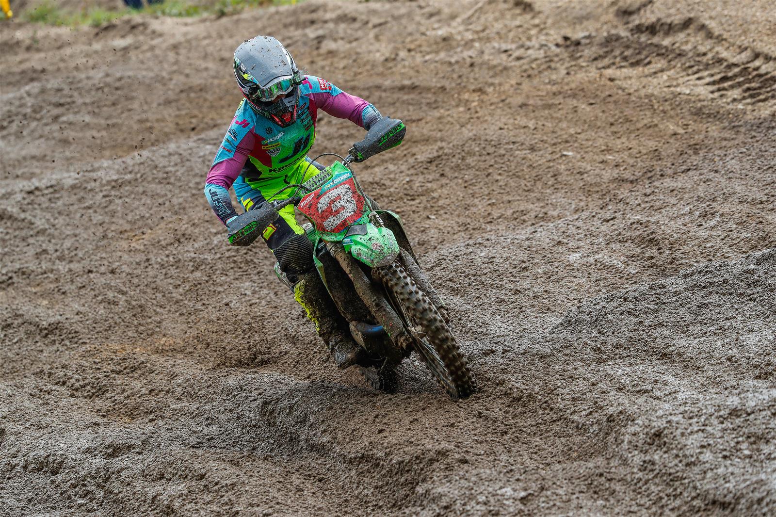 Romain Febvre keeps the red plate with victory in Spain