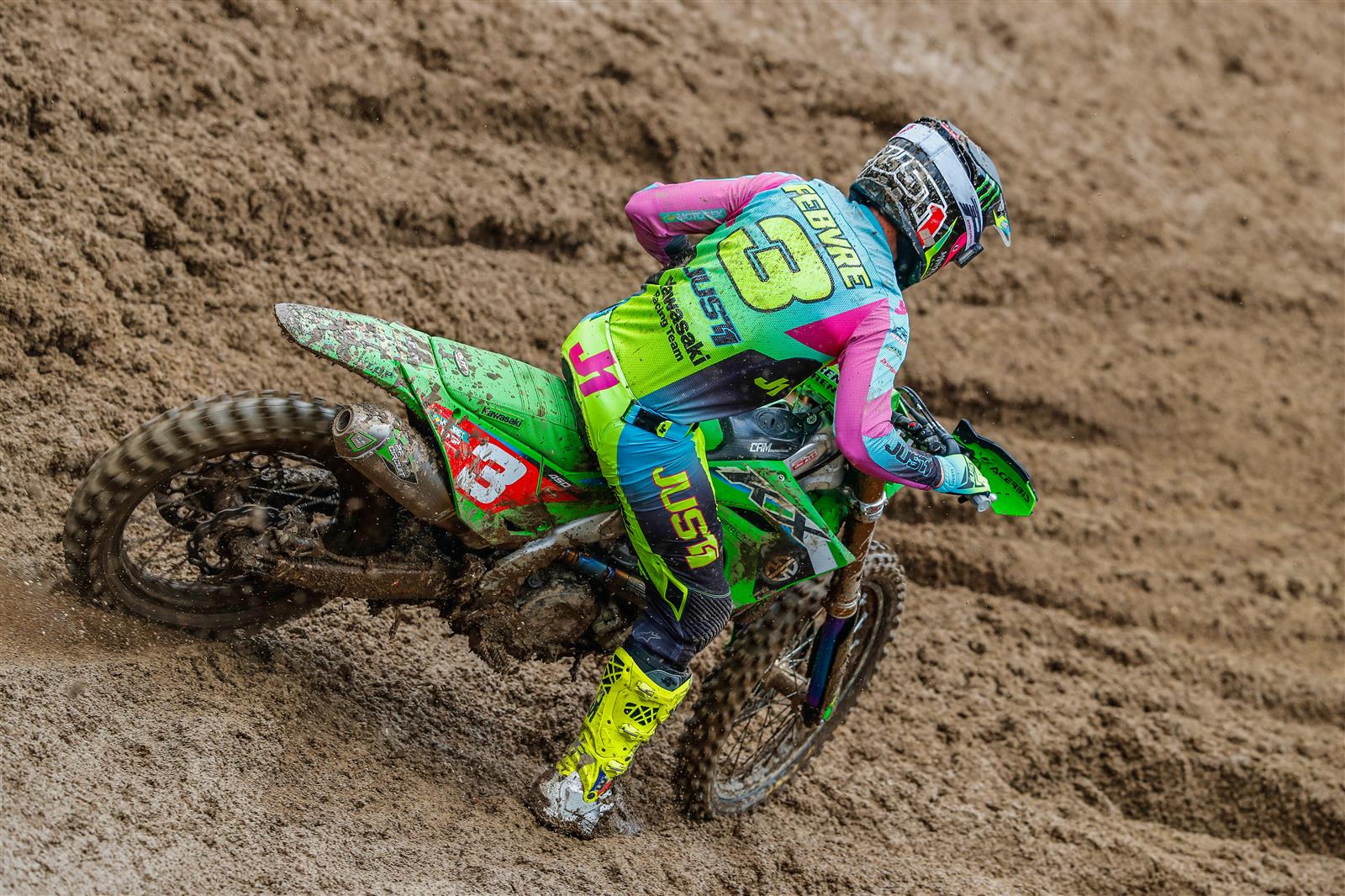 Romain Febvre keeps the red plate with victory in Spain