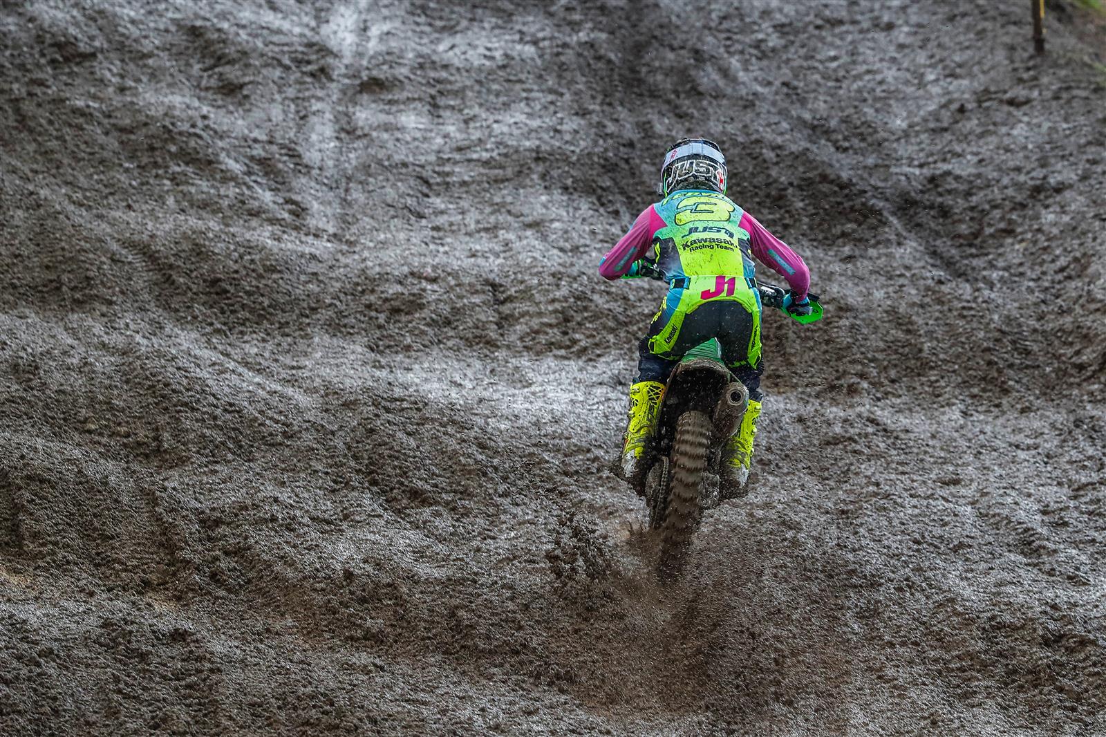 Romain Febvre keeps the red plate with victory in Spain