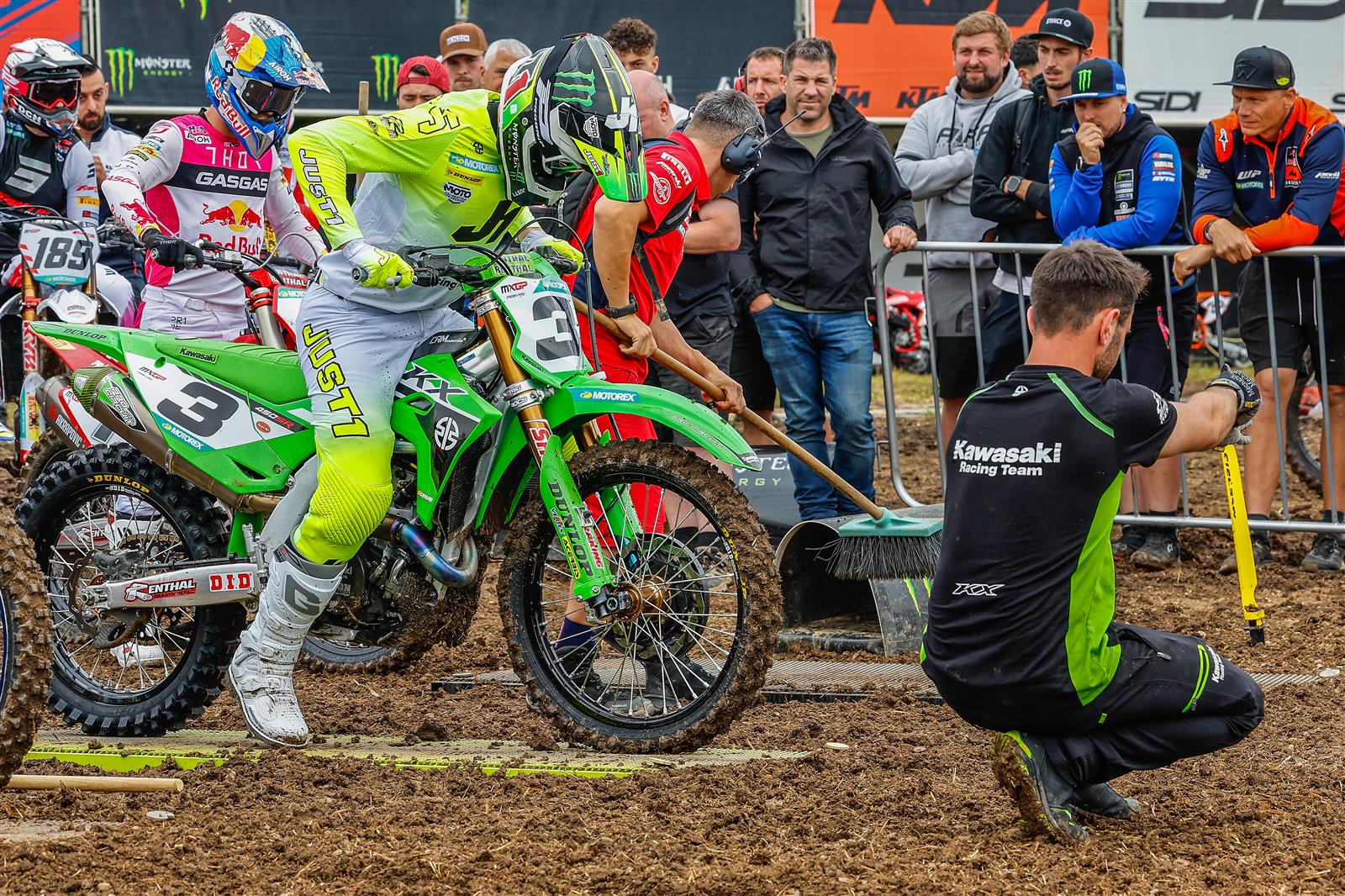 Enforced break for Romain Febvre