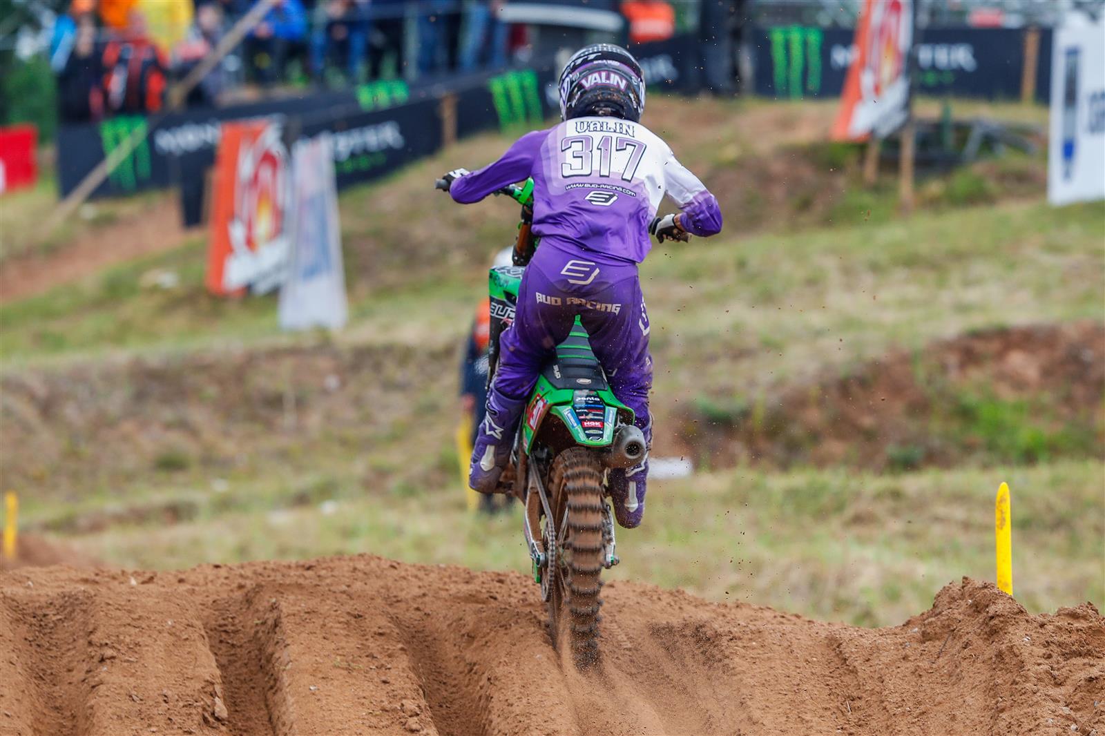 Mathis Valin keeps the red plate in Latvia
