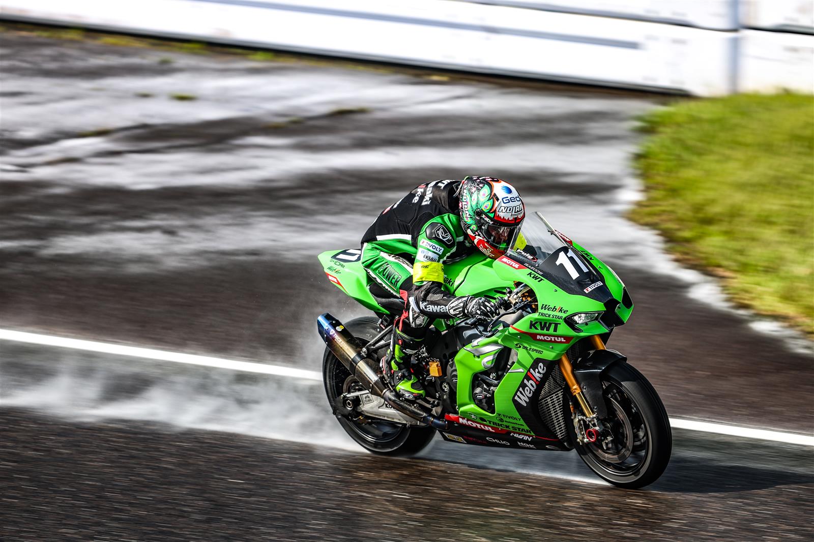 Le team kawasaki webike trickstar se qualifie en 18e position pour les ...